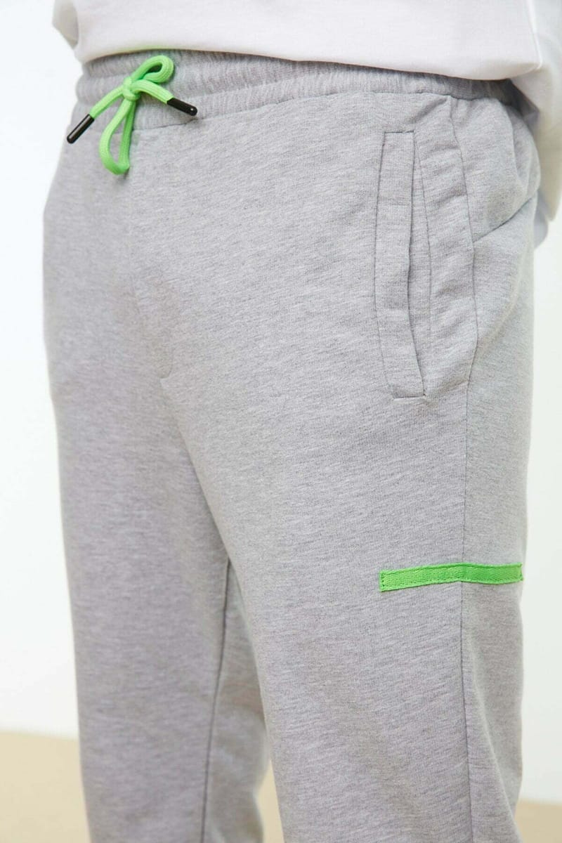 Shop Grey Drawstring Cuffed Men's Sweatpants Online In UAE
